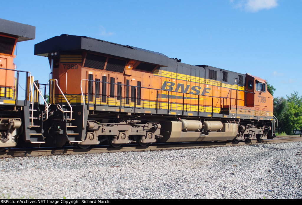 BNSF 7389